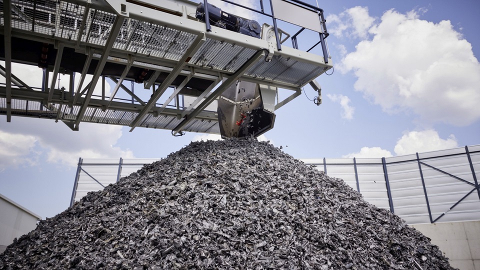 Mercedes-Benz aims to drive circularity through “urban mining ...